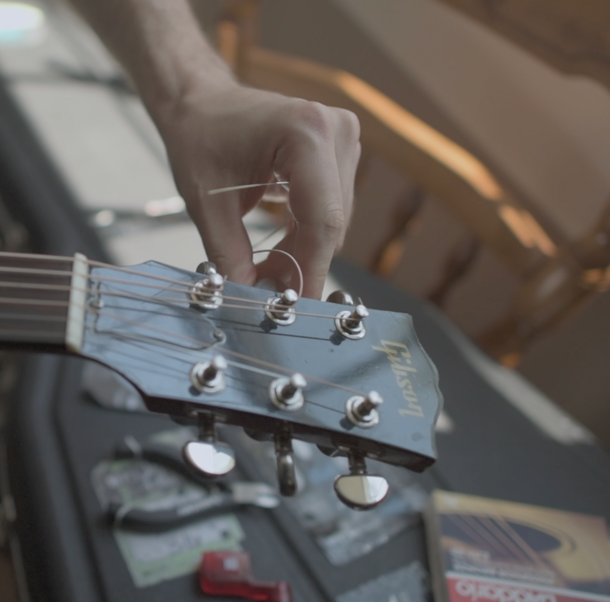 How to String Your Guitar: A Step by Step Guide – Austin Guitars Liverpool
